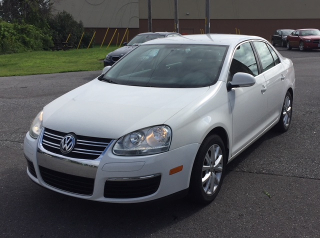 2010 Volkswagen Jetta 2.5 | Avenues Sales & Leasing